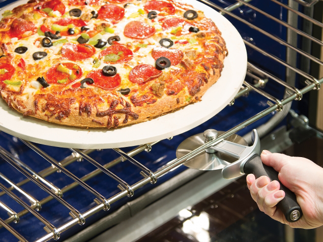 PL8 Artisan Pizza Wheel — KitchenKapers